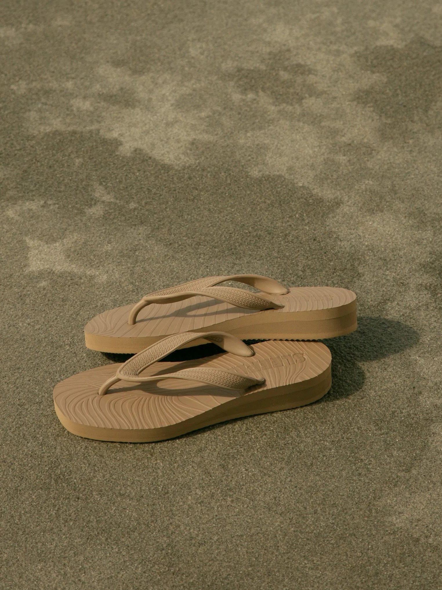 Sleepers Tapered Platform Sand - frokenpedersen.no